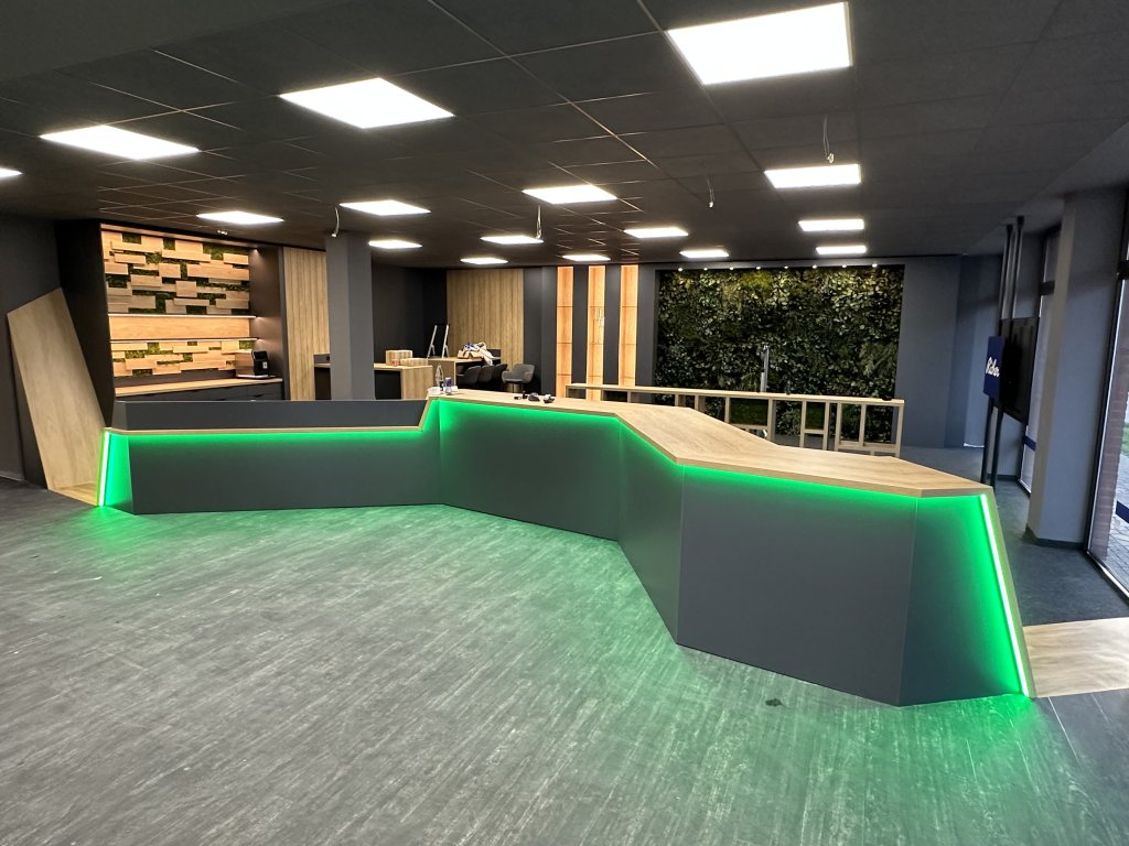 electroplus küchenplus überzeugt mit packendem Store-Design ...