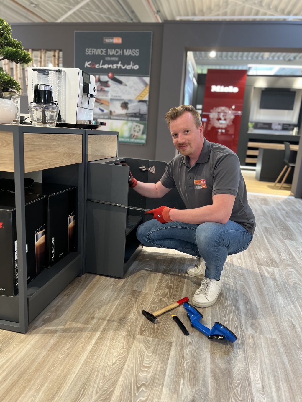 electroplus küchenplus überzeugt mit packendem Store-Design ...