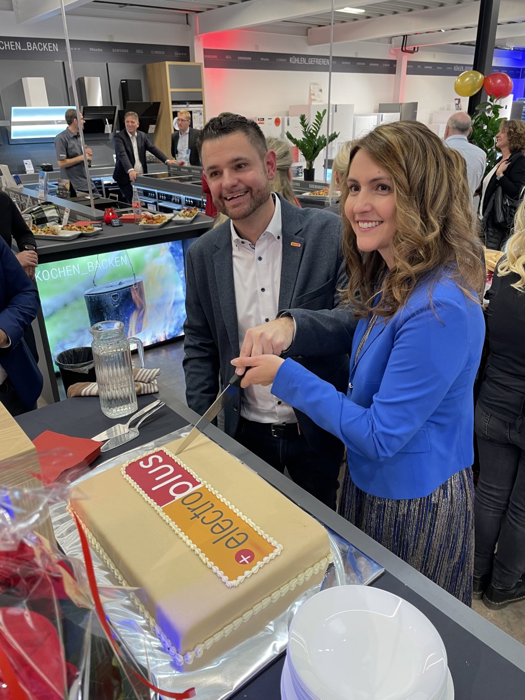 Der 74. electroplus Markenstore steht in Augsburg | Elektromarkt ...